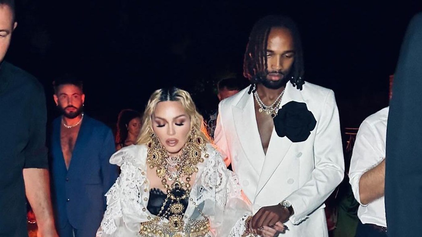 Madonna zaręczyła się z 29-letnim piłkarzem Akimem Morrisem